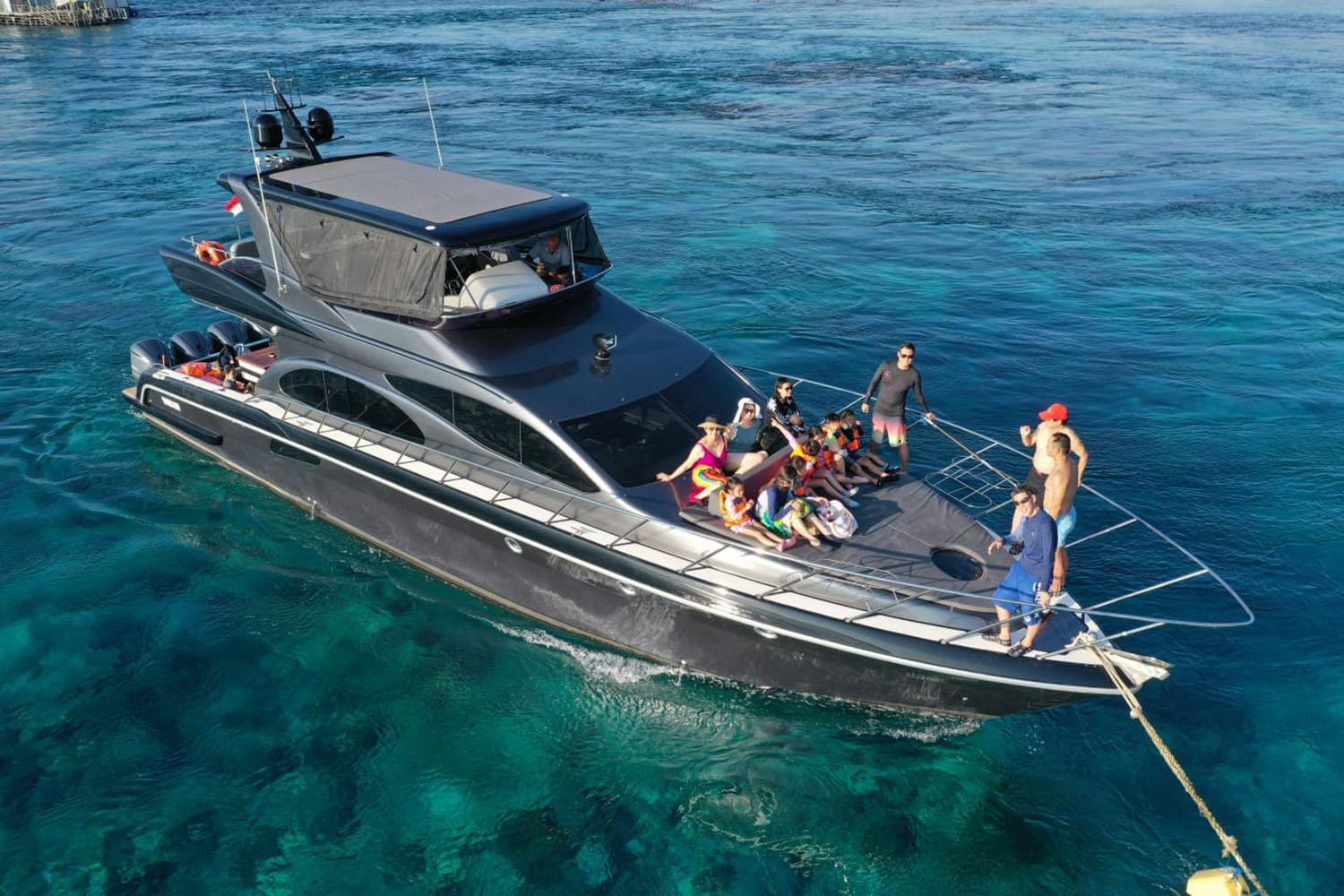 Private Yacht Trip El Moana | Pesan Paket Tour & Aktivitasmu